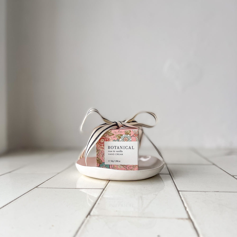 Mabel Vickers. Pottery workshops / goods + gifts.